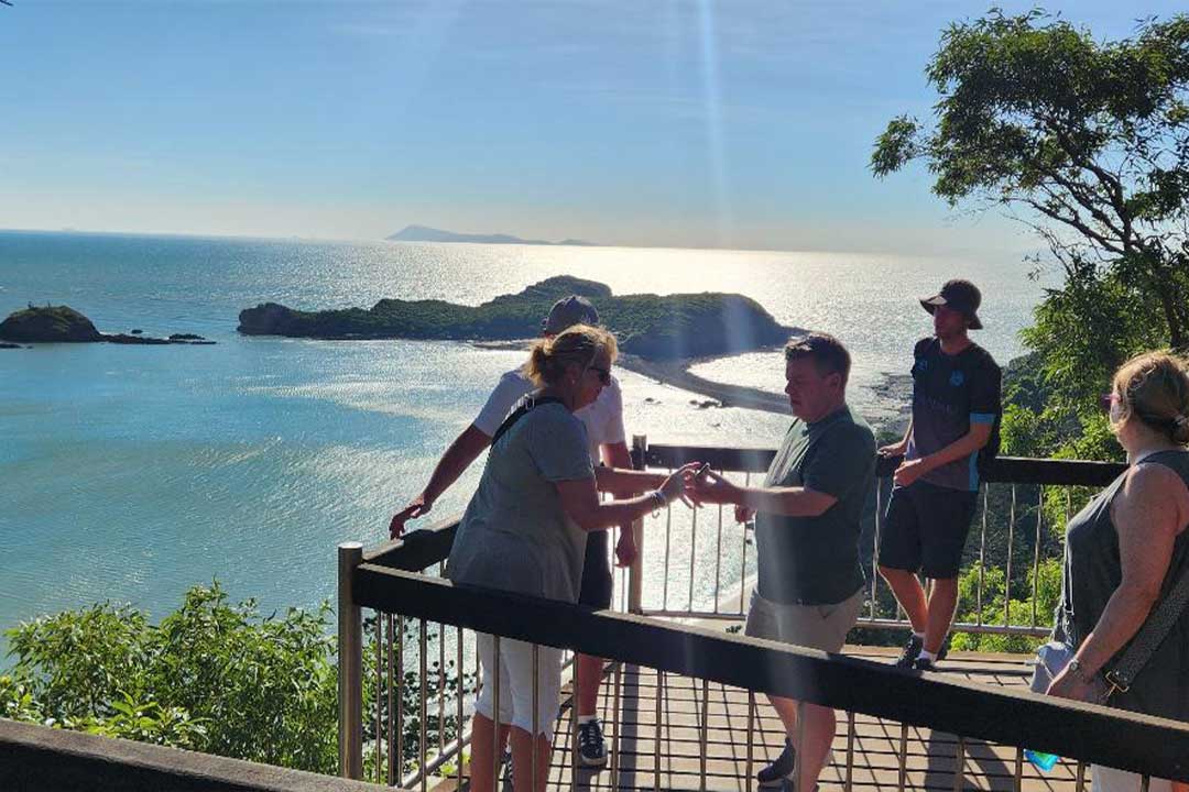 Sunrise with the Kangaroos and Wallabies - Driftwood Tours